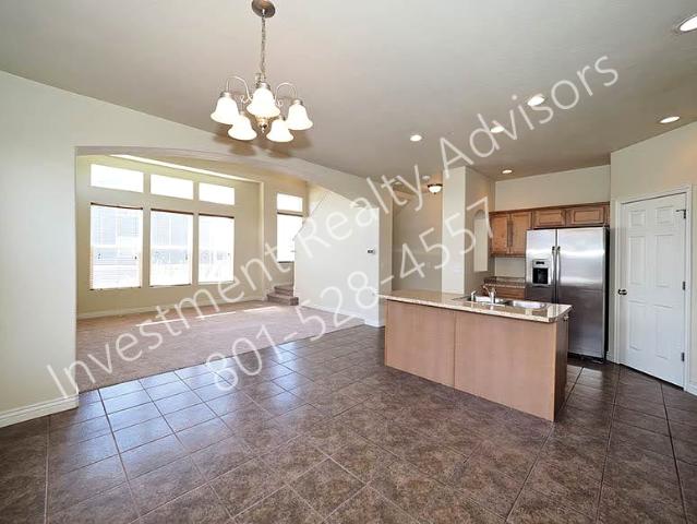Gorgeous Townhome with Community Pool!