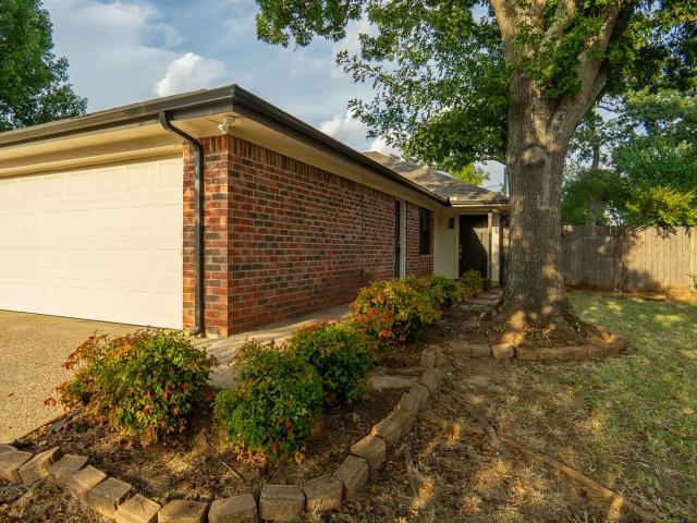 Gorgeous Two Bedroom, Two Bathroom, Two Car Garage Duplex in North Richland Hills!
