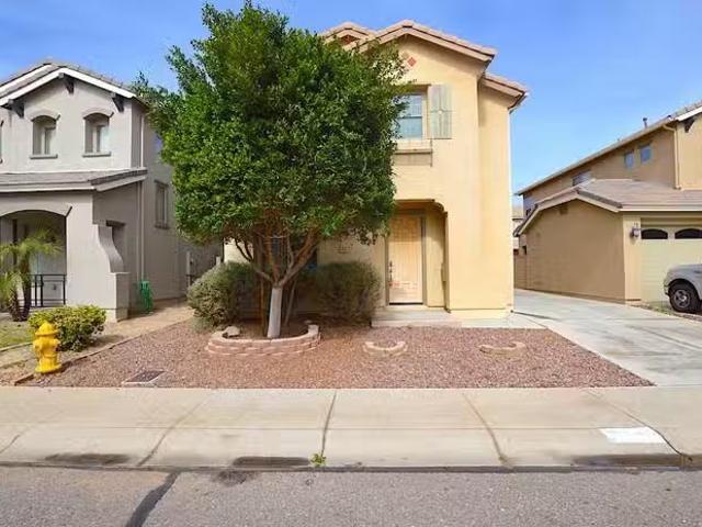Gorgeous two story 3 bedroom + loft 2.5 bath in Royal Ranch 1.
