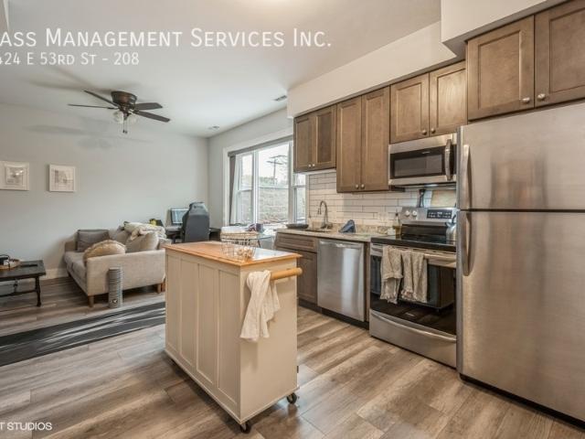 Gorgeous Brand New 1 Bed Rehab in Hyde Park In Unit Laundry, Elevator Bldg