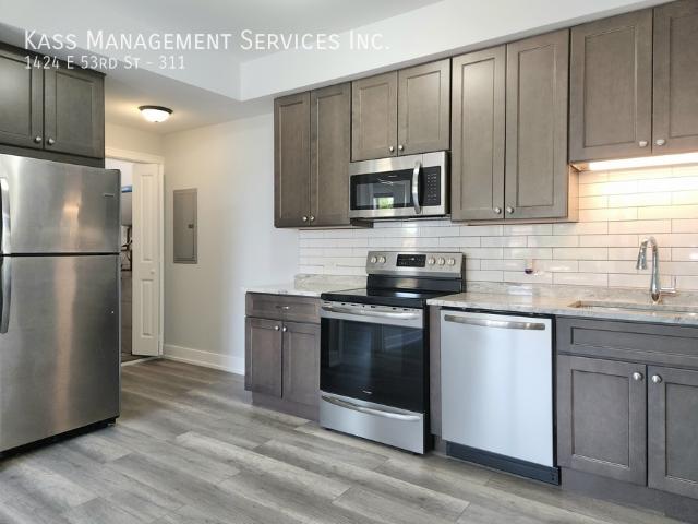 Gorgeous Brand New 1 Bed Rehab in Hyde Park In Unit Laundry, Elevator Bldg