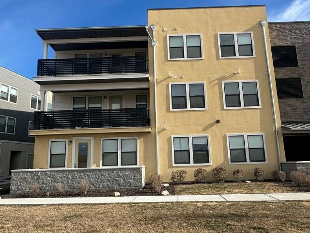COME SEE THIS BEAUTIFUL CONDO!