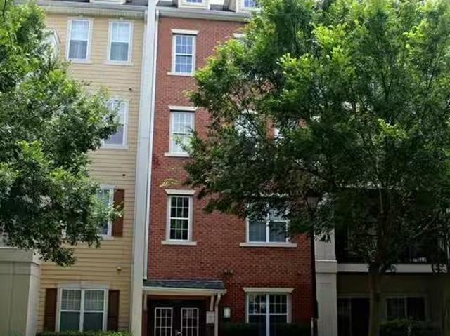 GORGEOUS CONDO LOCATED IN THE HEART OF GHENT! 1400 Granby Str.