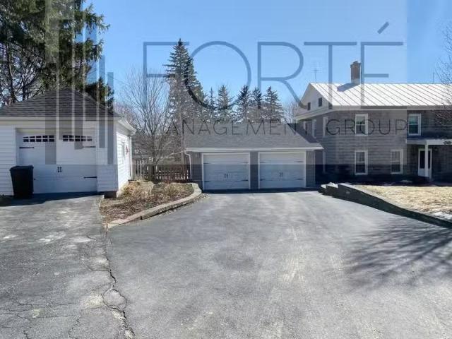Gorgeous Colonial Single family Home 100 N Main St