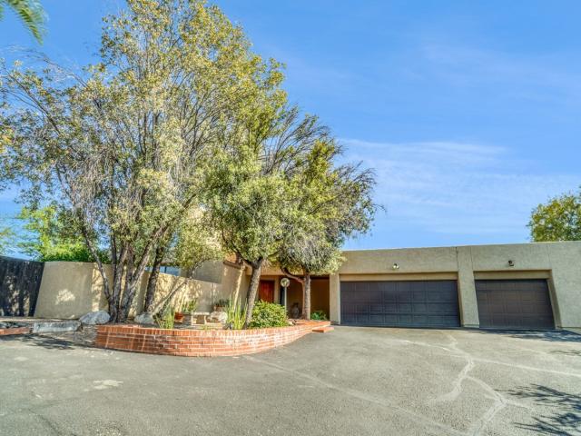 Gorgeous Custom Home in Foothills