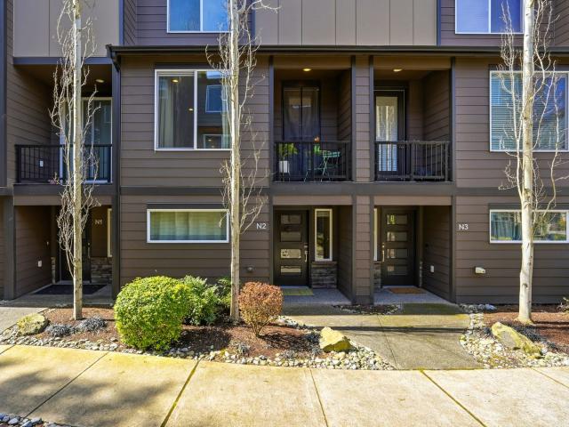 GORGEOUS Edmonds 2 Bedroom Primary Suites Plus Flex Space