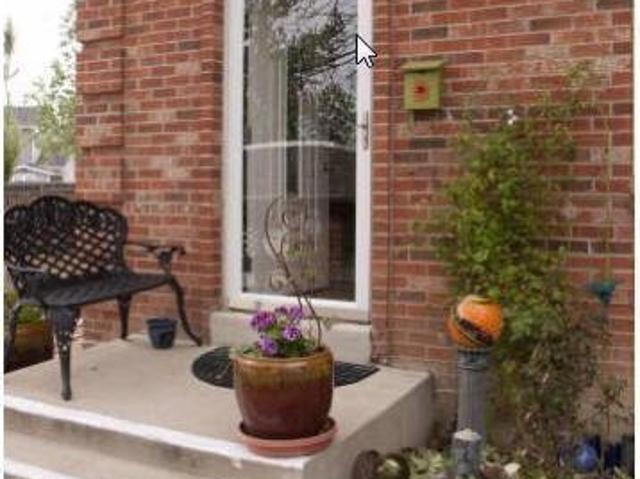 Gorgeous End Unit Townhome. 2 weeks free!