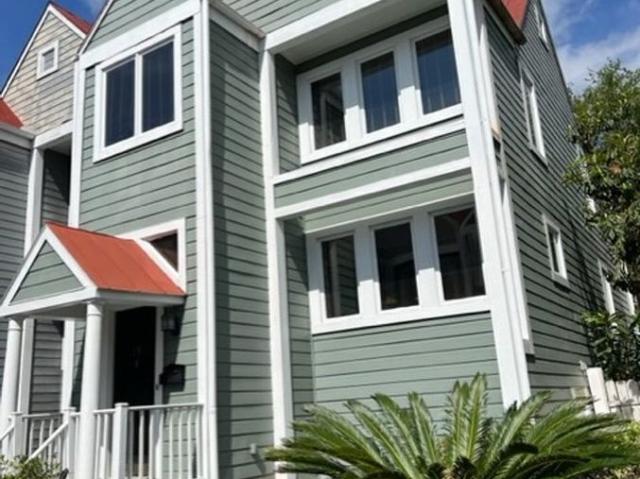 Gorgeous End Unit Downtown Townhome!