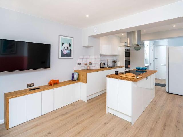 Gorgeous Flat with Bright and Lovely Garden in Battersea Room 2