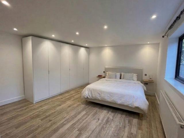 Gorgeous flat with garden in Palmers Green