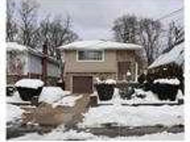Gorgeous fully renovated high ranch house with sto