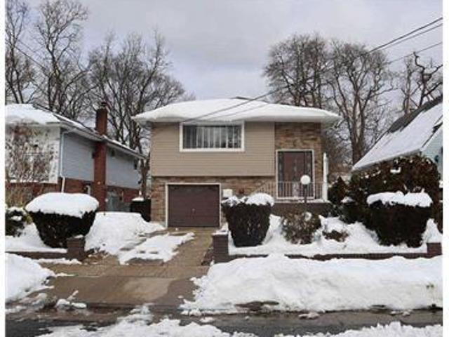 Gorgeous fully renovated high ranch house with sto