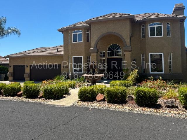 Gorgeous Furnished Villa Tree Lake Village Area 4 Bed, 3.5 Bath Beautiful Views Spacious Primary Bedroom with Sitting area Fireplace Highly Desirable Neighborhood!