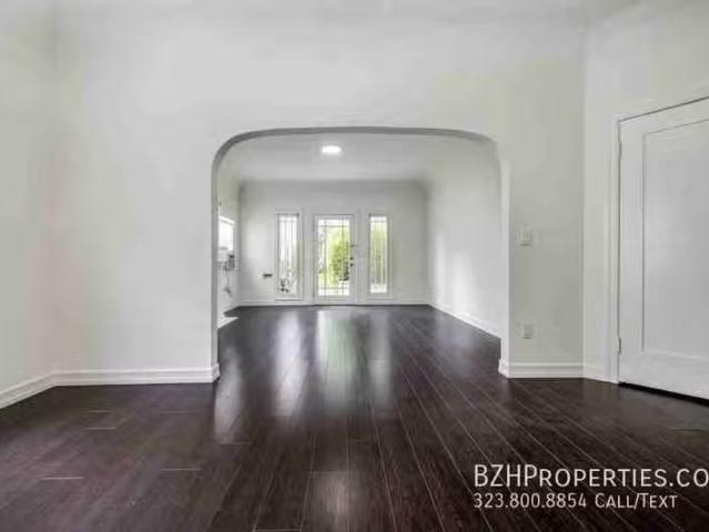 Gorgeous light filled 1Bedrroom 1Bathroom In Prime Beverly Hil.