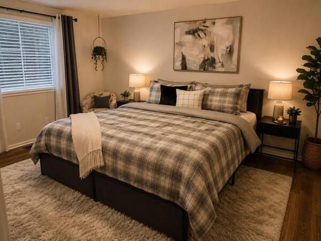 Gorgeous Lithonia Home with Private Rooms and Bathrooms