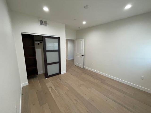 Gorgeous modern 3 story townhouse