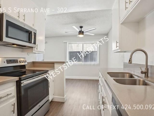 Gorgeous NEWLY RENOVATED apartment with a HUGE move in special!