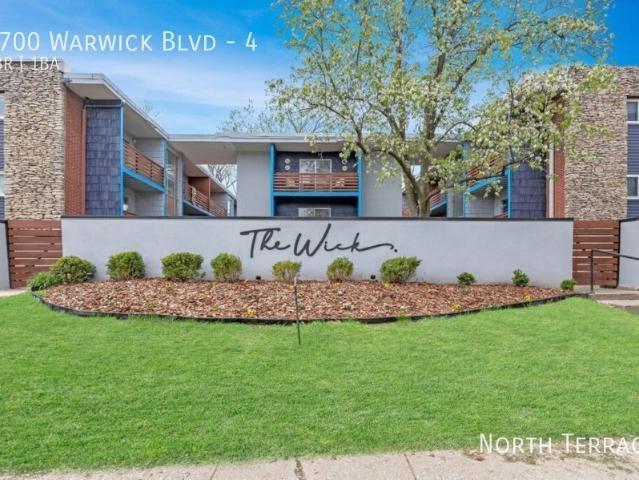 2BR Apartment | Tall Ceilings & Hardwood Floors | Midtown Kansas City
