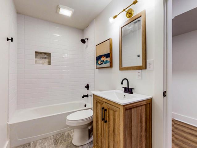 Gorgeous renovated central ATL home TOP HOST Hardwood floors, quartz counters, natural light!