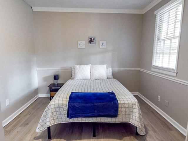 Gorgeous Renovated Home with Large Common Areas and Kitchen Island, Near Covington Hwy in Lithonia