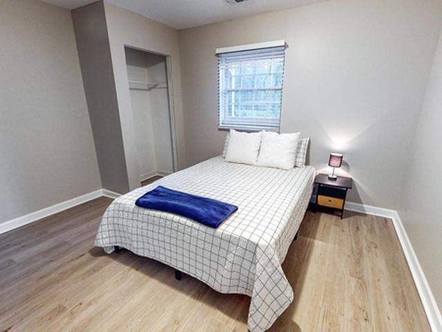 Gorgeous Renovated Home with Large Common Areas and Kitchen Island, Near Covington Hwy in Lithonia