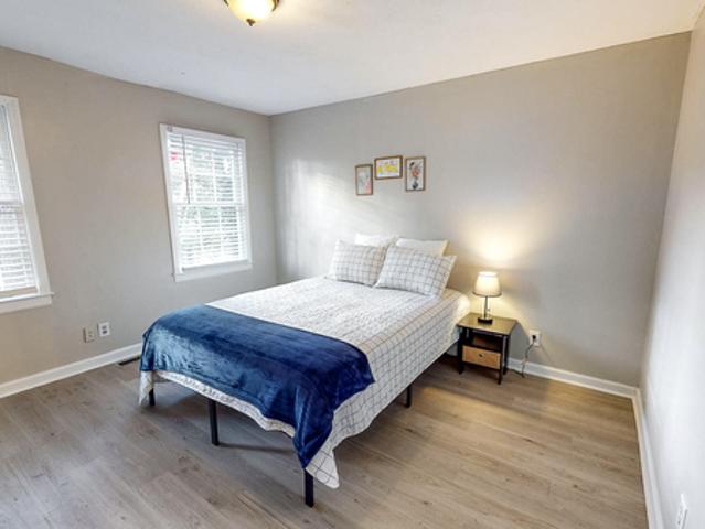 Gorgeous Renovated Home with Large Common Areas and Kitchen Island, Near Covington Hwy in Lithonia