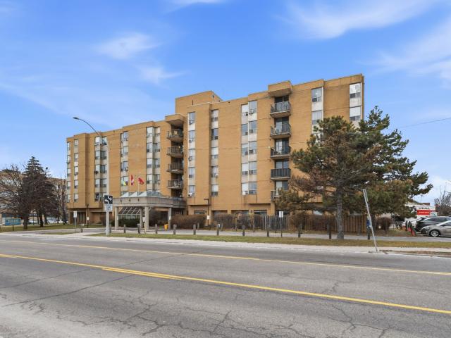 Gorgeous Renovated Unit For Seniors in Prime Location