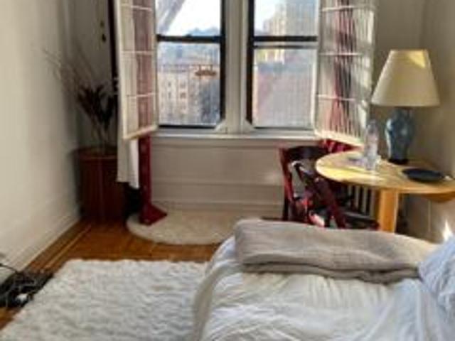 Gorgeous room in sunny apartment by Ft.Tryon Park
