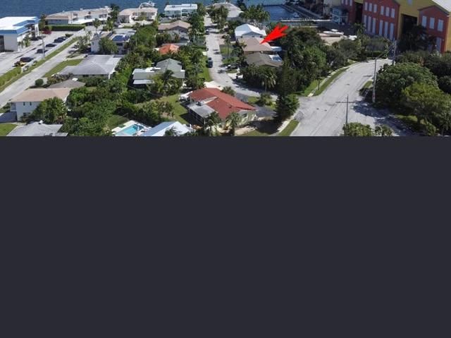 Gorgeous room.Short distance to the Beach