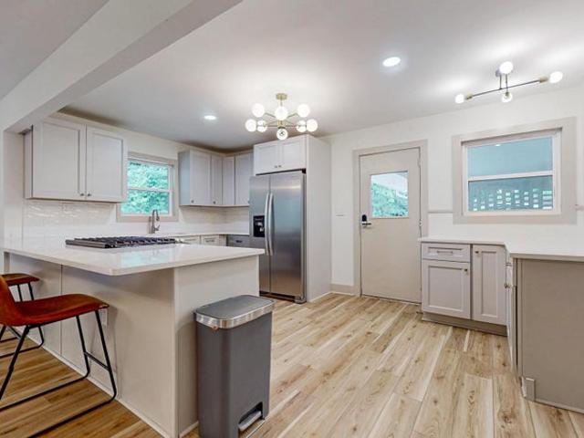 Gorgeous rooms in SW ATL 12 Mins to MARTA  Cle