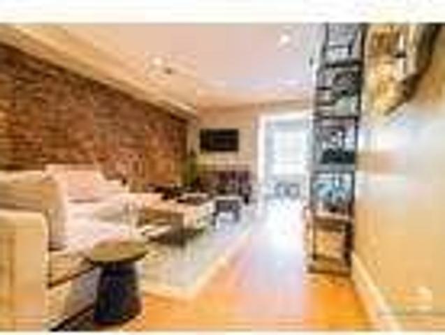 Gorgeous Row House 4 Bedroom w/ 2 Parking! Foggy Bottom, Washington