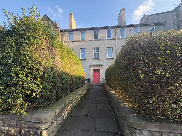 Gorgie Road, Gorgie, Edinburgh, EH11 3 bed flat to rent £1,925 pcm £444 pw