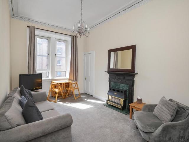Gorgie Road, Gorgie, Edinburgh, EH11 2 bed flat to rent £1,295 pcm £299 pw