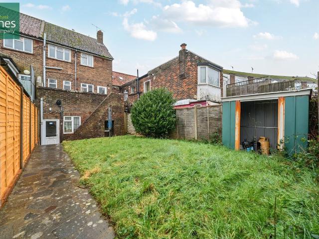 Goring Road, Goring By Sea, Worthing, West Sussex BN12, 1 bed flat to rent, £900 pcm | PrimeLocation