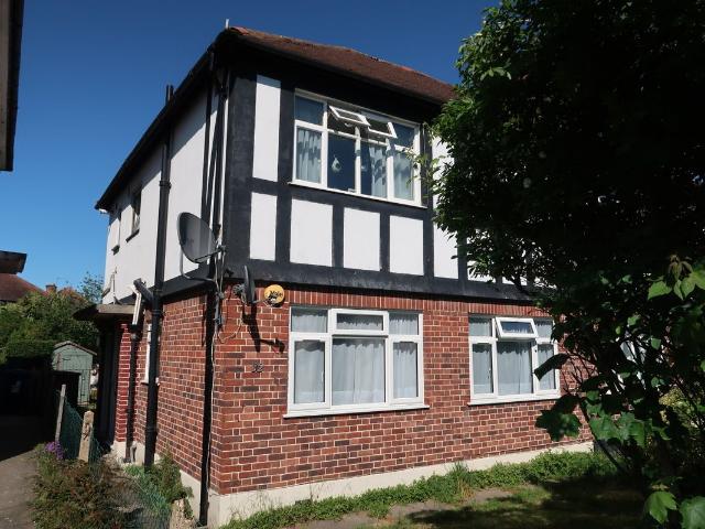 Goring Way, Greenford UB6, 2 bed maisonette to rent, £1,650 pcm | PrimeLocation