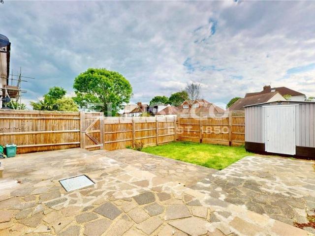Goring Way, Greenford, UB6 2 bed maisonette to rent £1,850 pcm £427 pw