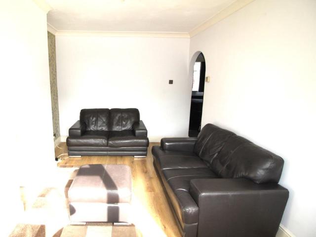 Goring Way, Greenford UB6, 2 bed maisonette to rent, £1,900 pcm | PrimeLocation