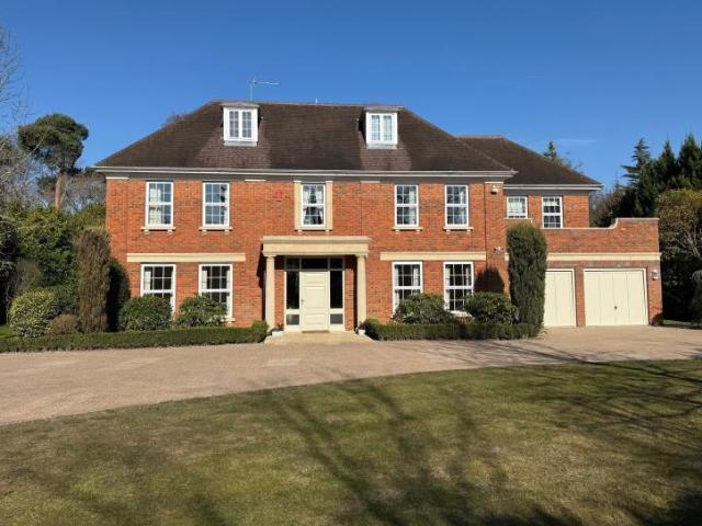 Gorse Hill Road, Wentworth Estate. 7 bed terraced house to rent £12,500 pcm £2,885 pw