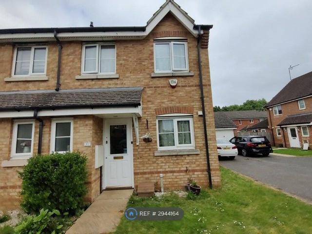 Gorseway, Hatfield AL10, 3 bed semi detached house to rent, £1,900 pcm | PrimeLocation