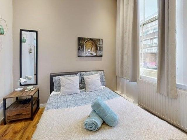 Goswell Road, Clarkenwell EC1V, 2 bed flat to rent, £2,750 pcm | PrimeLocation