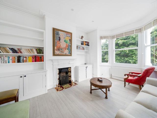 Gosberton Road, London. SW12, 2 bed flat to rent, £3,000 pcm | PrimeLocation