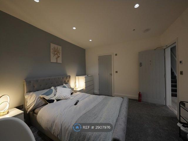 Gosbrook Road, Caversham, Reading RG4, Room to rent, £1,000 pcm | PrimeLocation