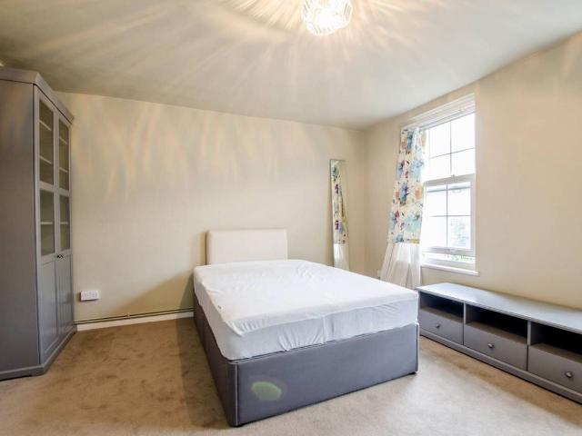 Gosling Way, London SW9, 2 bed flat to rent, £3,000 pcm | PrimeLocation