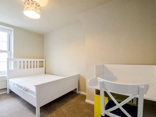 Gosling Way, London SW9, 3 bed flat to rent, £2,800 pcm | PrimeLocation