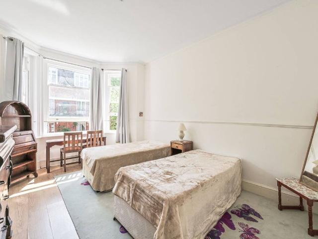 Gospel Oak, London NW5, 4 bed flat to rent, £4,117 pcm | PrimeLocation
