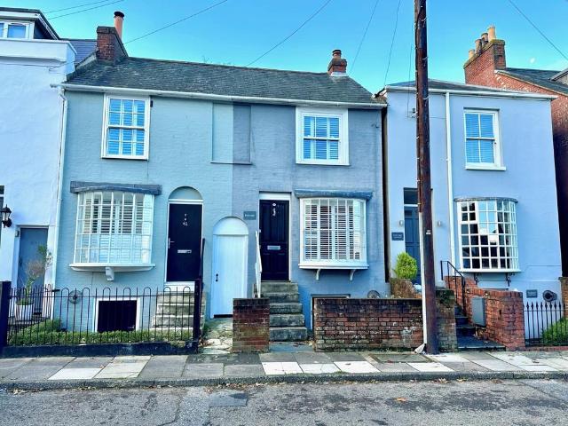 Gosport Street, Lymington, Hampshire. 2 bed end of terrace house to rent £1,495 pcm £345 pw