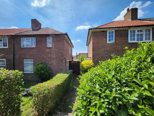Goudhurst Road, Bromley, Kent, BR1 4QQ 3 bed semi detached house to rent £2,395 pcm £553 pw