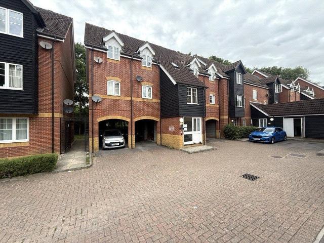Gould Close, Newbury, Berkshire RG14, 2 bed flat to rent, £1,260 pcm | PrimeLocation