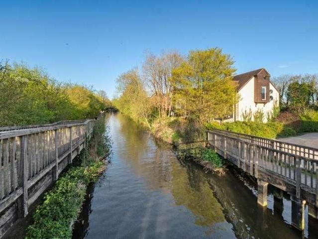 Gould Close, Newbury, RG14
