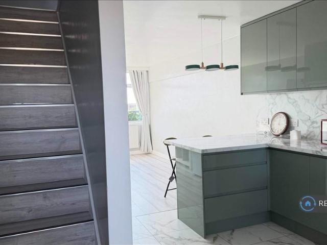 Gouldman House, London, E1 2 bed flat to rent £2,500 pcm £577 pw